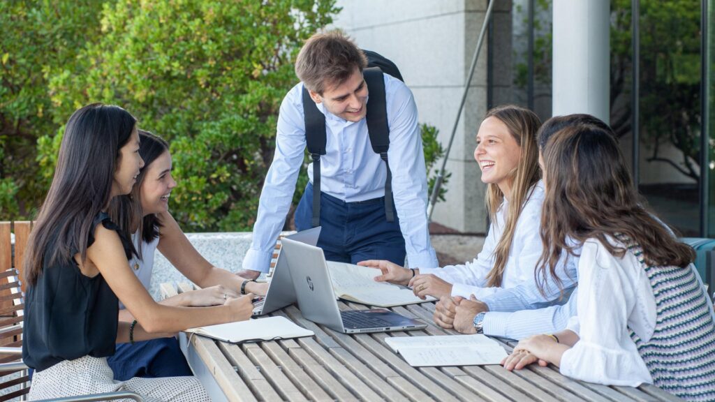 The Ultimate Guide to the Santander Graduate Scheme - Innovative ...